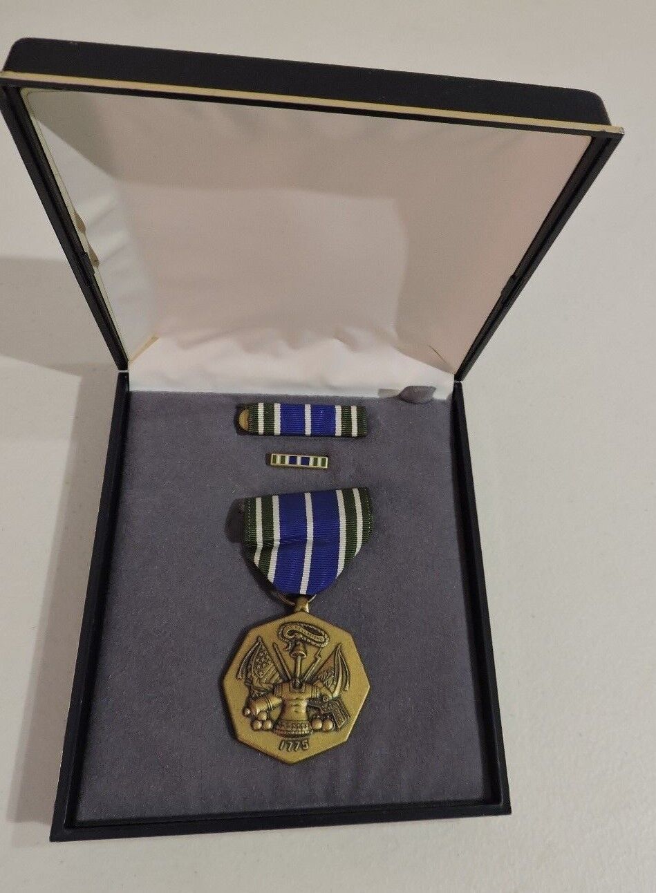 U.S. ARMY BRONZE MILITARY ACHIEVEMENT MEDAL WITH RIBBON AND PRESENTATI ...